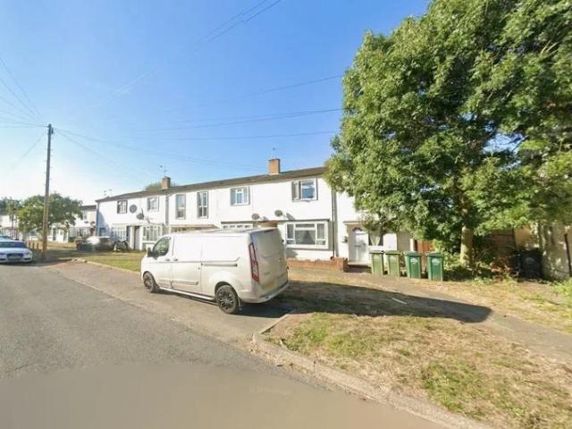 Apartment at Kenyngton Drive, Borough of Spelthorne