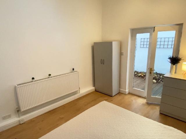 Apartment at Kersley Street, Greater London