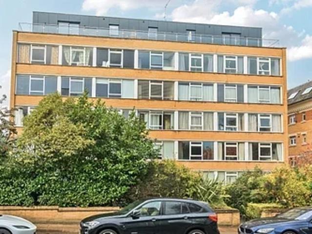 Apartment at Keswick Road, Greater London