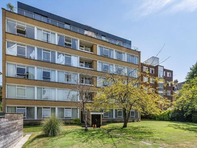 Apartment at Keswick Road, Greater London