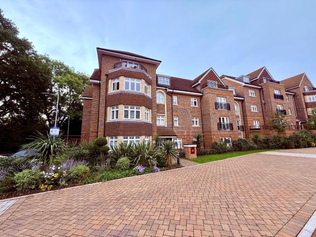 Apartment at Kestrel Close, Brentwood