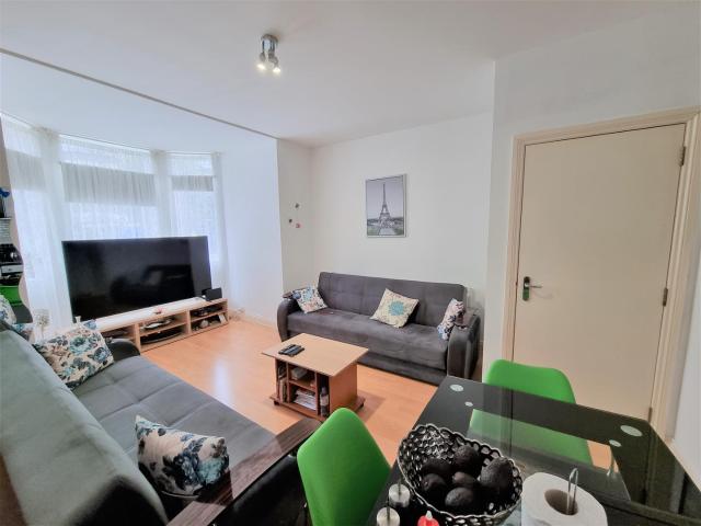 Apartment at Kidderminster Road, Greater London