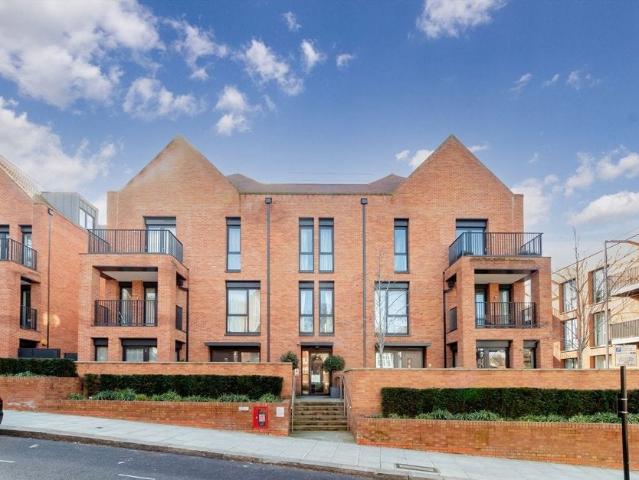 Apartment at Kidderpore Avenue, Greater London