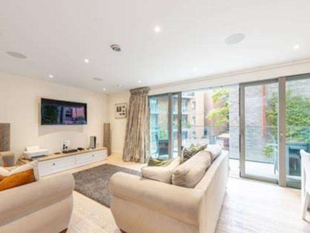 Apartment at Kidderpore Avenue, Greater London