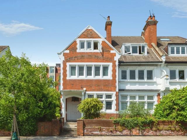Apartment at Kidderpore Gardens, Greater London