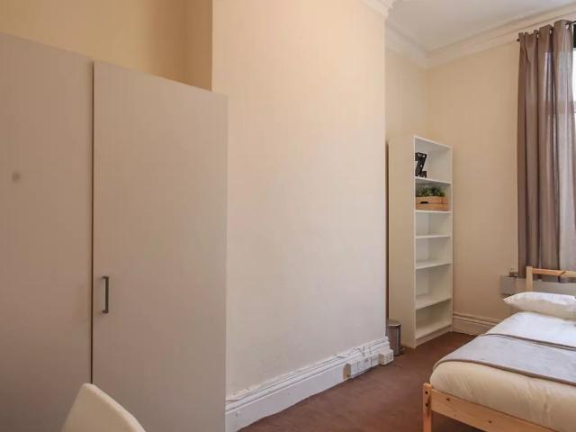 Apartment at Kilburn High Road, Greater London