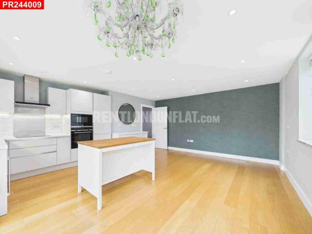Apartment at Kilburn High Road, Greater London