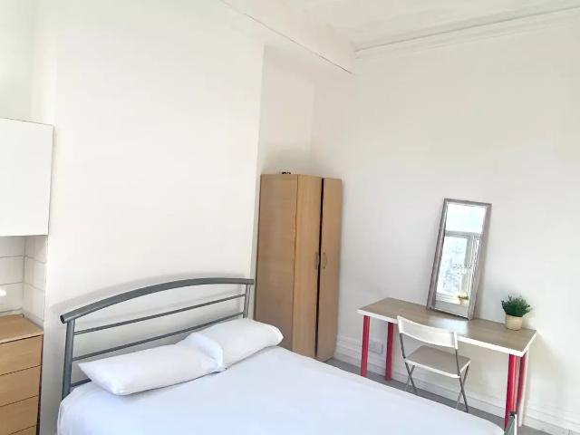 Apartment at Kilburn High Road, Greater London