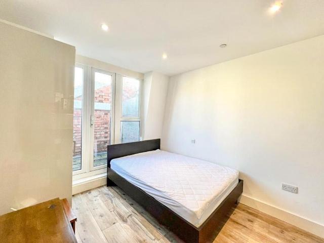 Apartment at Kilburn High Road, Greater London