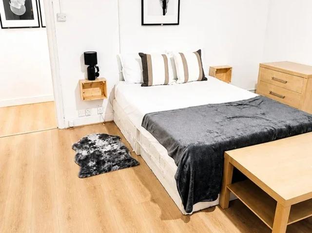 Apartment at Kilburn High Road, Greater London