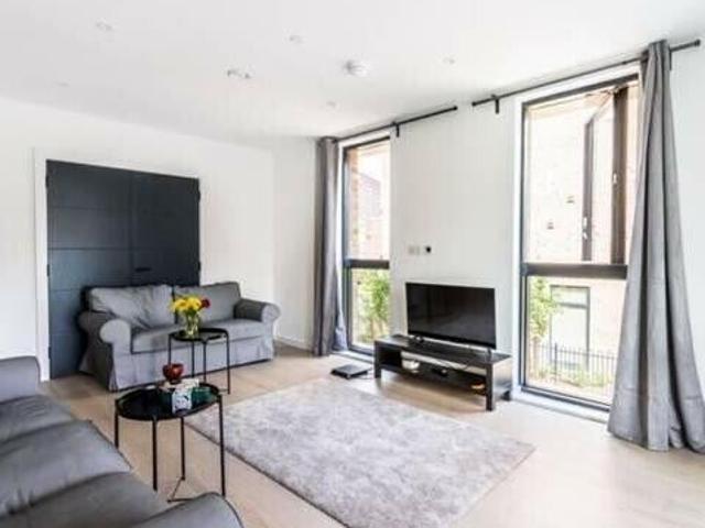 Apartment at Kilburn High Road, Greater London