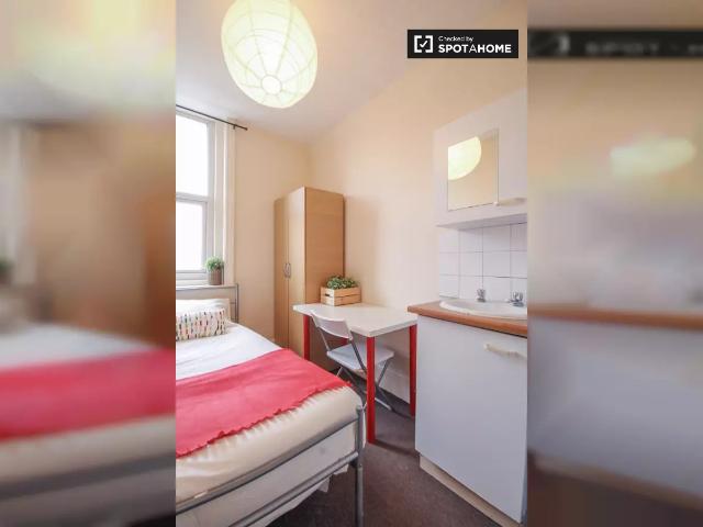 Apartment at Kilburn High Road, Greater London