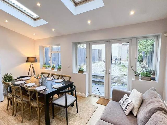 Apartment at Kilburn High Road, Greater London