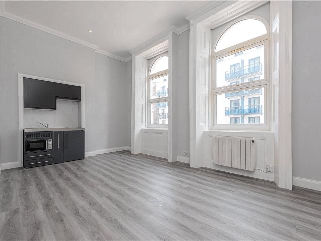 Apartment at Kilburn High Road, Greater London