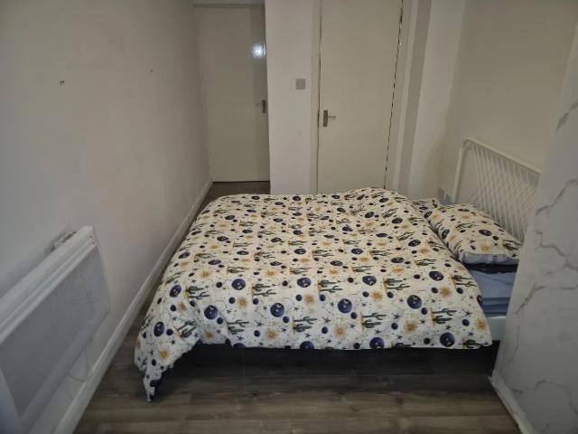 Apartment at Kilburn Lane, City of Westminster