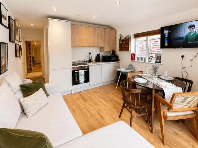 Apartment at Kilburn Lane, Greater London