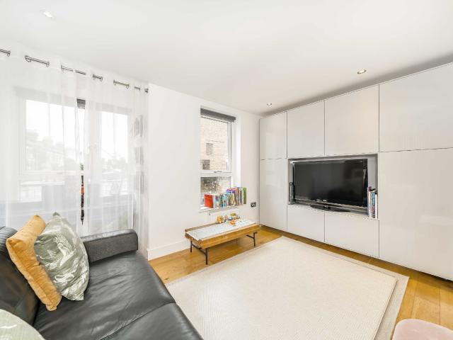 Apartment at Kilburn Lane, Greater London