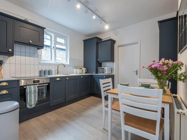 Apartment at Kilburn Lane, Greater London