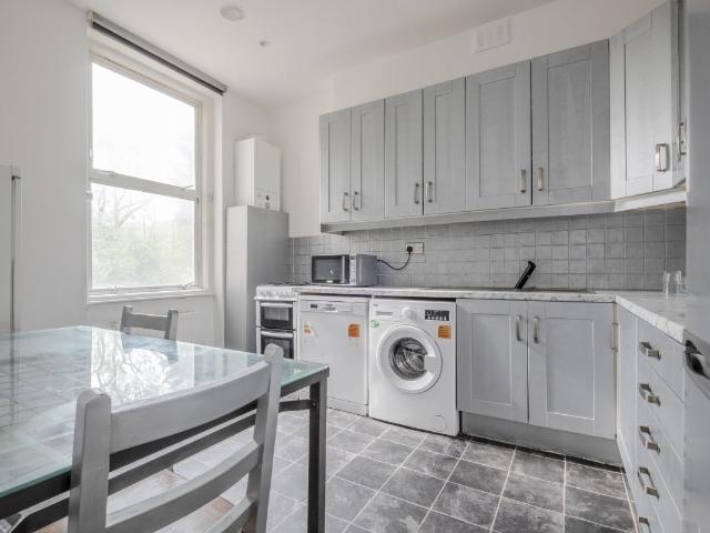 Apartment at Kilburn Park Road, City of Westminster