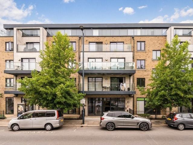 Apartment at Kilburn Park Road, Greater London