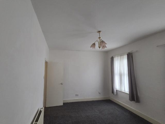 Apartment at Kimberley Avenue, Greater London