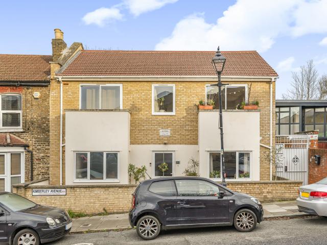 Apartment at Kimberley Avenue, Greater London