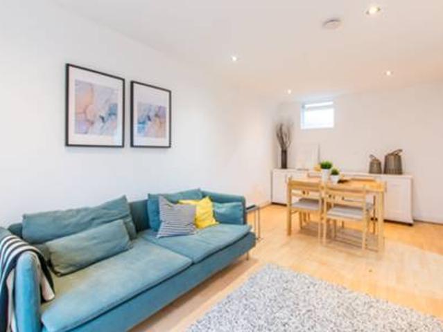 Apartment at Kimberley Gardens, Greater London