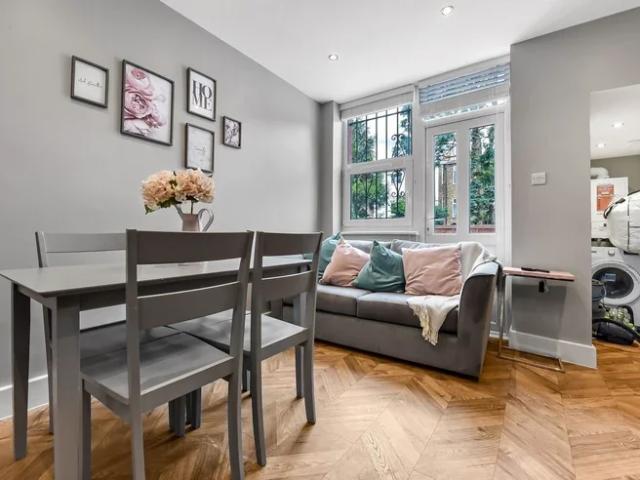 Apartment at Kimberley Gardens, Greater London