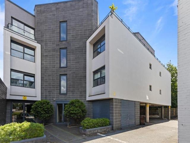 Apartment at Kimberley Road, Greater London