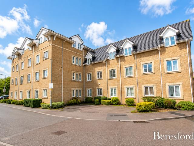 Apartment at Kimberly Drive, Basildon