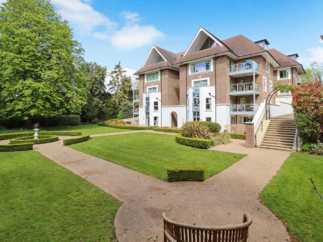 Apartment at Kincraig Drive, Sevenoaks
