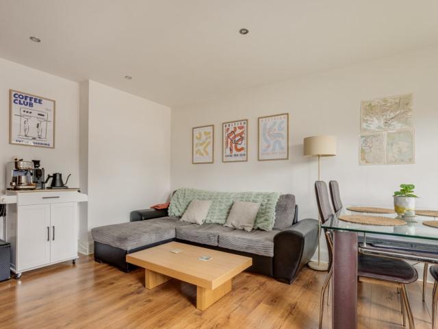 Apartment at King George Square, Greater London