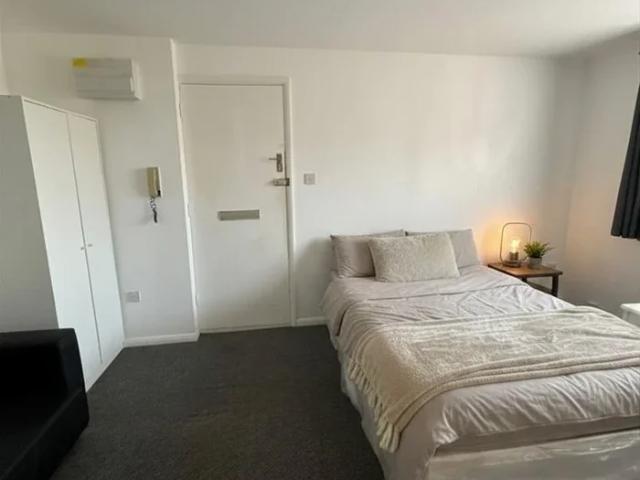 Apartment at King George's Avenue, Watford