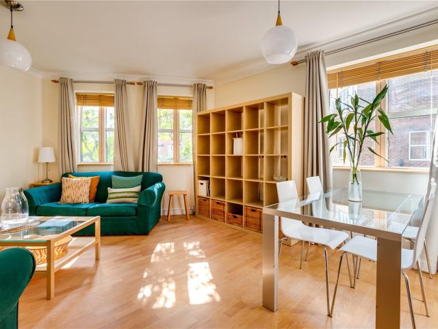 Apartment at King Henry's Reach, Greater London