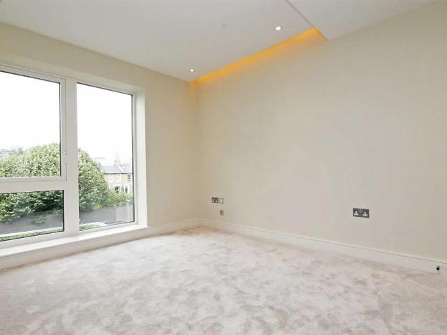 Apartment at King Henry's Reach, Greater London