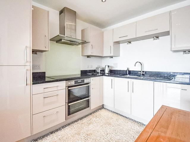 Apartment at Kingman Way, Greenham