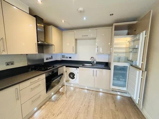 Apartment at Kingfisher Drive, Maidenhead