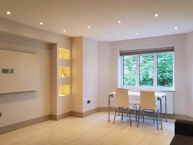 Apartment at Kingston Bypass, Elmbridge