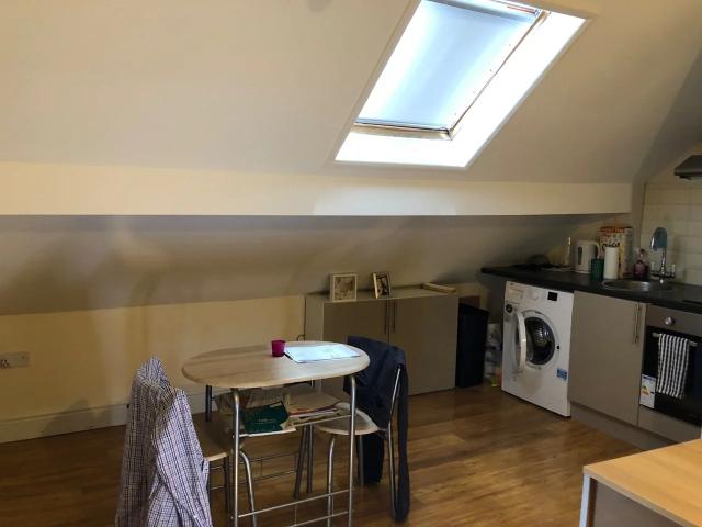 Apartment at Kingston Hill, Greater London
