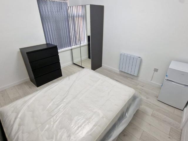 Room at Kingston Road, Luton
