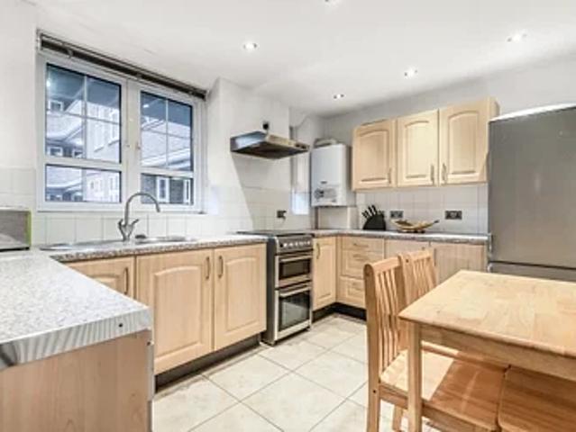 Apartment at Kingswood Road, Greater London