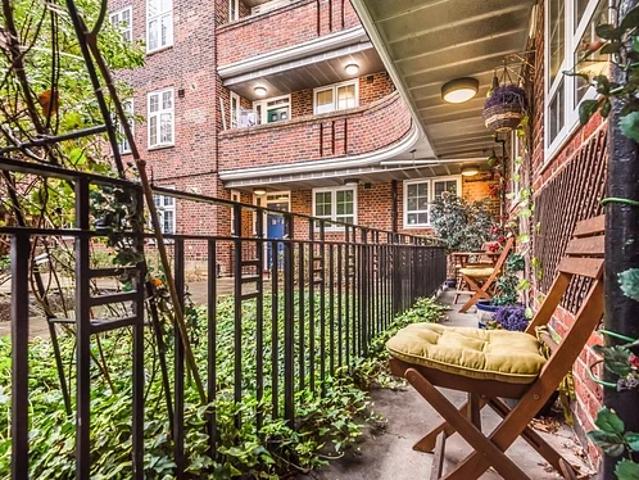 Apartment at Kingswood Road, Greater London