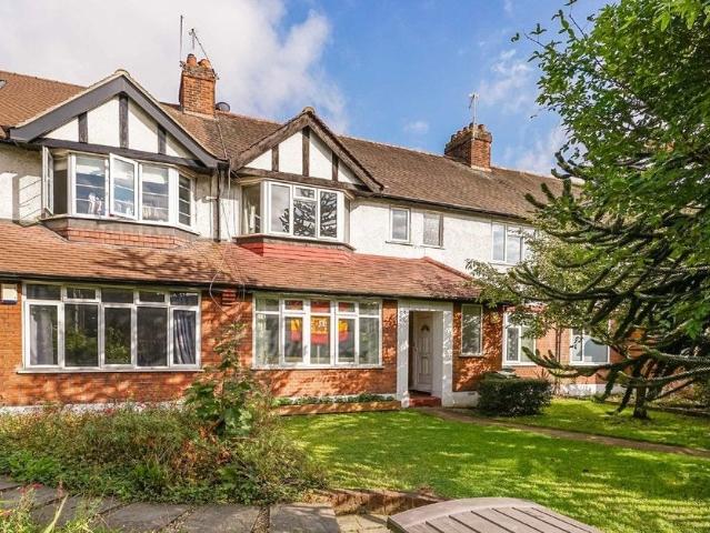 Apartment at Kings Avenue, London