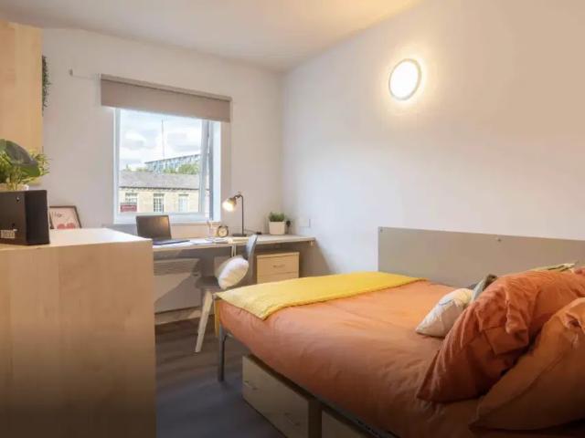 Apartment at King's Bridge Road, Kirklees