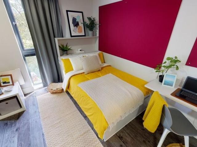 Apartment at King's Bridge Road, Kirklees