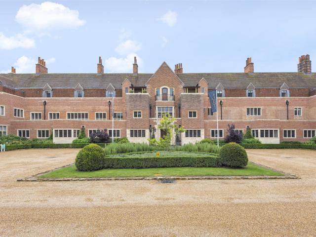 Apartment at King's Drive, Chichester