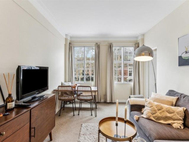 Apartment at King's Road, Greater London