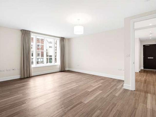 Apartment at King's Road, Greater London
