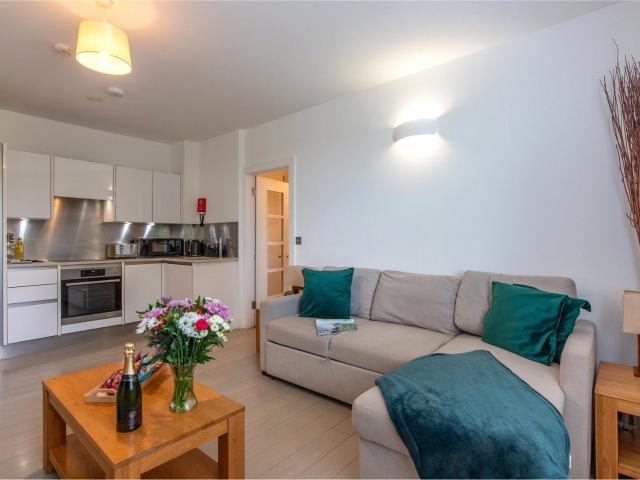 Apartment at King's Road, Reading