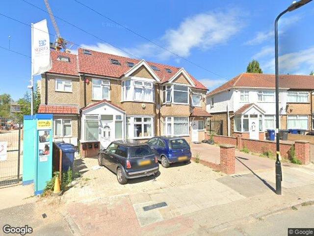 Apartment at Kingsbridge Crescent, Greater London